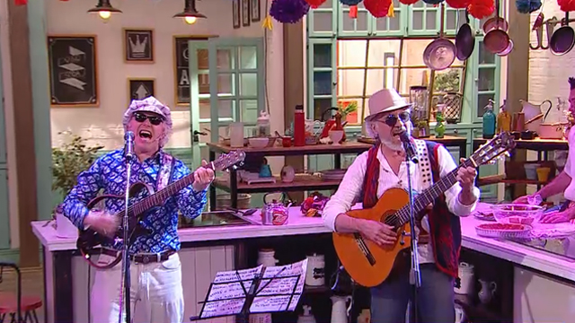 Pedro y Pablo cantan "Marcha de la bronca" - Morfi, La Peña - mitelefe.com